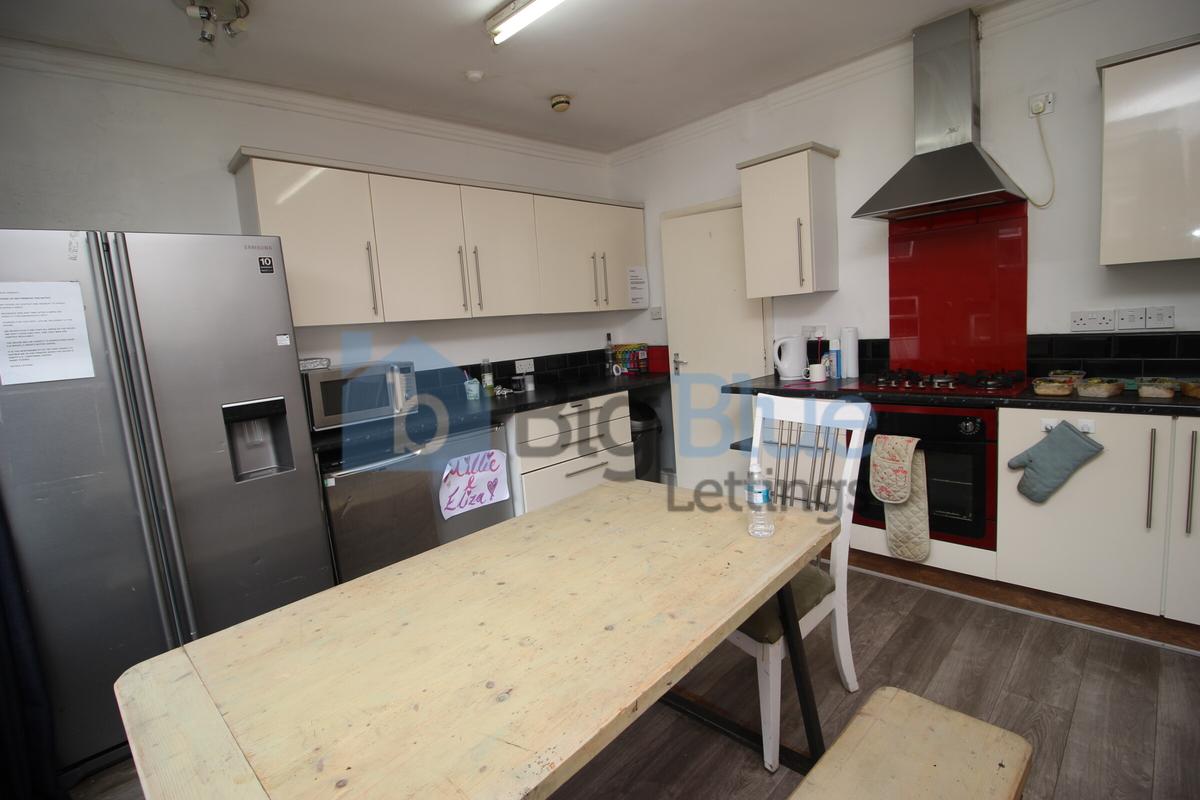 8 bedroom house for rent Manor Drive, Leeds, LS6 1DD | UniHomes