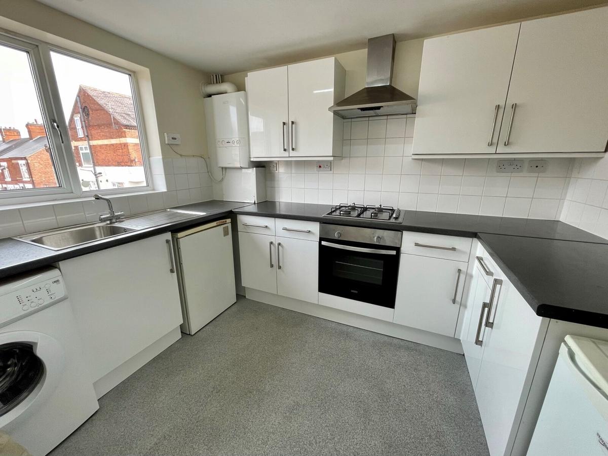 4 bedroom house for rent Knighton Fields Road East Leicester, LE2 6DP ...