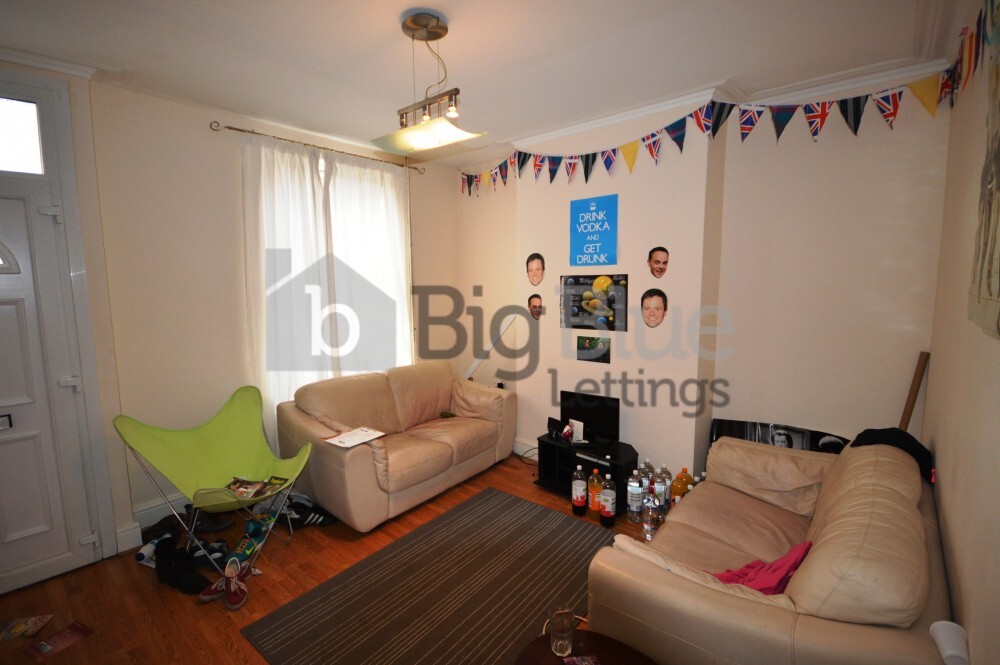 3 bedroom house for rent Spring Grove Walk, Hyde Park Leeds, LS6 1RR ...