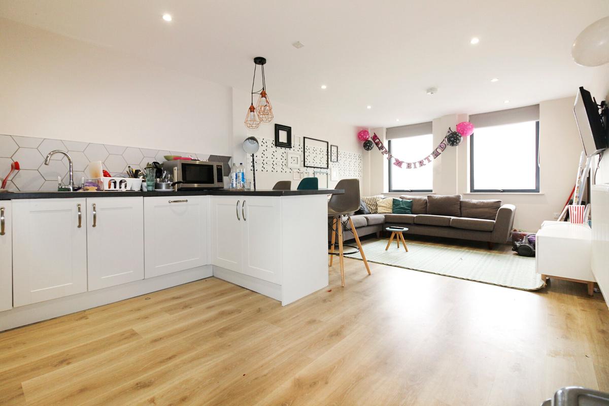 3 bedroom house for rent Corner House Cardiff, CF24 4NB | UniHomes