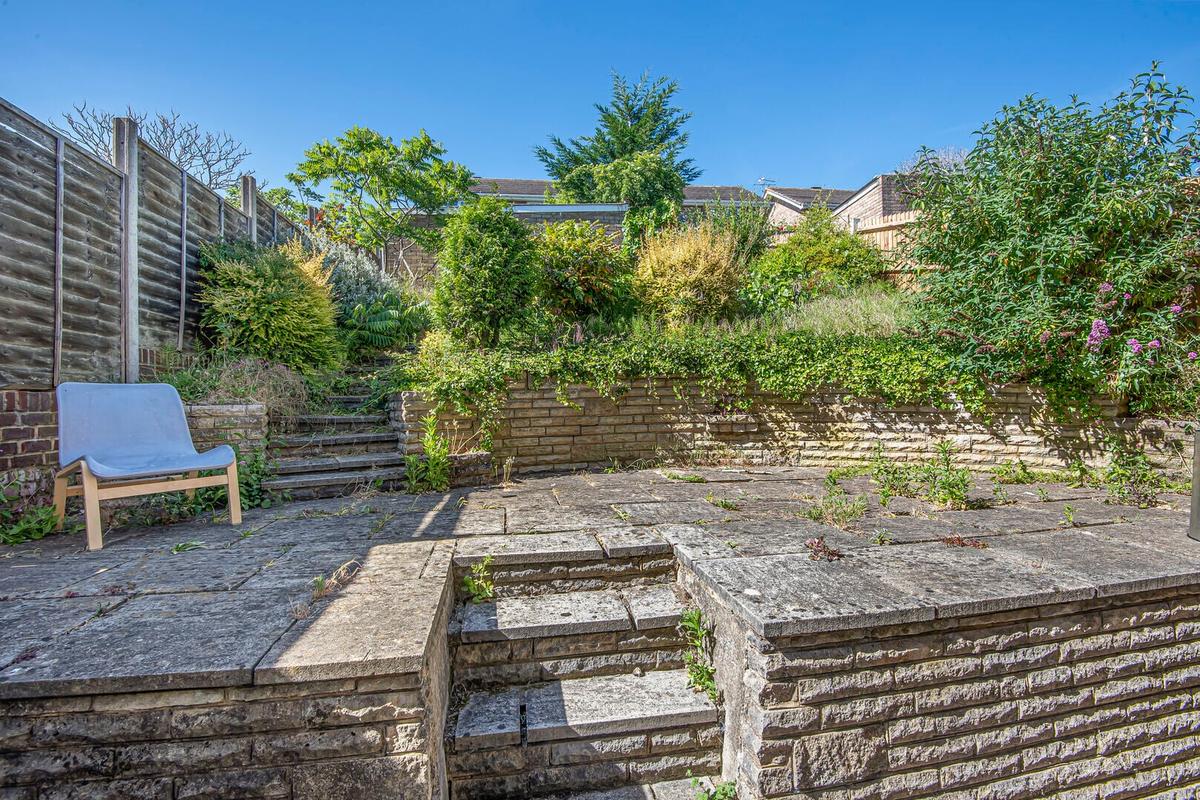 4 bedroom house for rent Lynwood Surrey, GU2 7NY | UniHomes