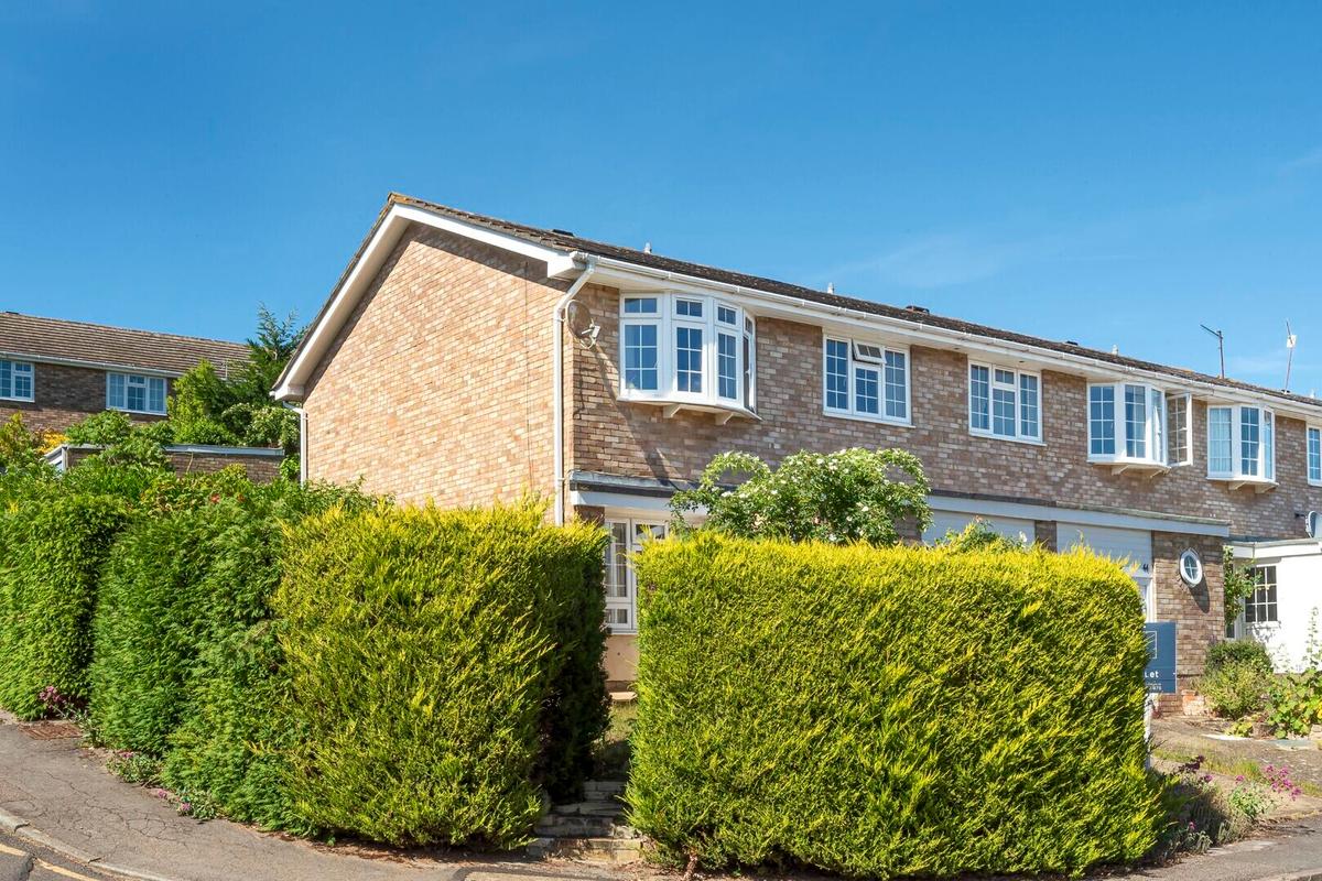 4 bedroom house for rent Lynwood Surrey, GU2 7NY | UniHomes