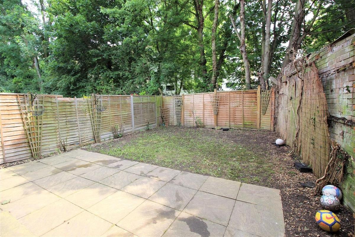 5 bedroom house for rent Buchan Close, London, UB8 2NS | UniHomes