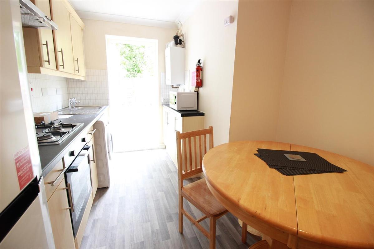 5 bedroom house for rent Buchan Close, London, UB8 2NS | UniHomes