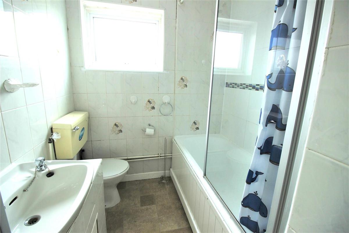 5 bedroom house for rent Bosanquet Close, London, UB8 3PE | UniHomes