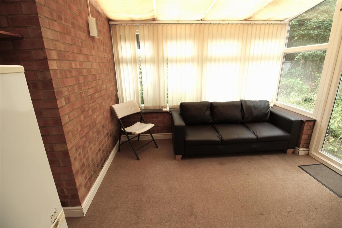 5 bedroom house for rent Bosanquet Close, London, UB8 3PE | UniHomes