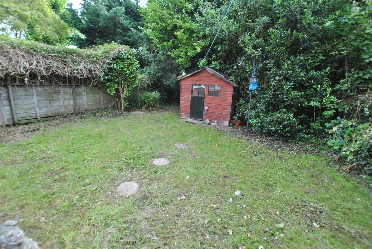 5 bedroom house for rent Bosanquet Close, London, UB8 3PE | UniHomes