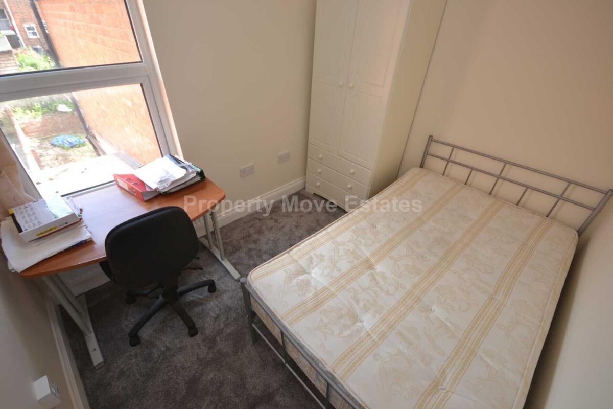 5 bedroom house for rent Pitcroft Avenue, Reading, RG6 1NN | UniHomes