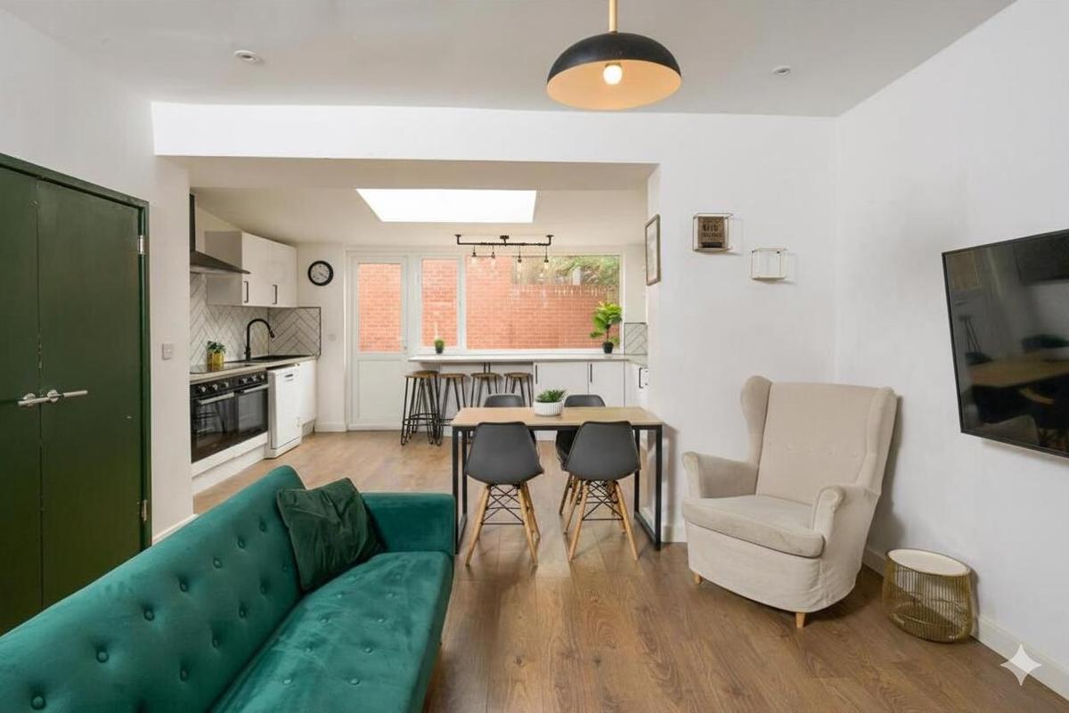 6 bedroom house for rent Oxford Street Bristol, BS5 9QQ | UniHomes