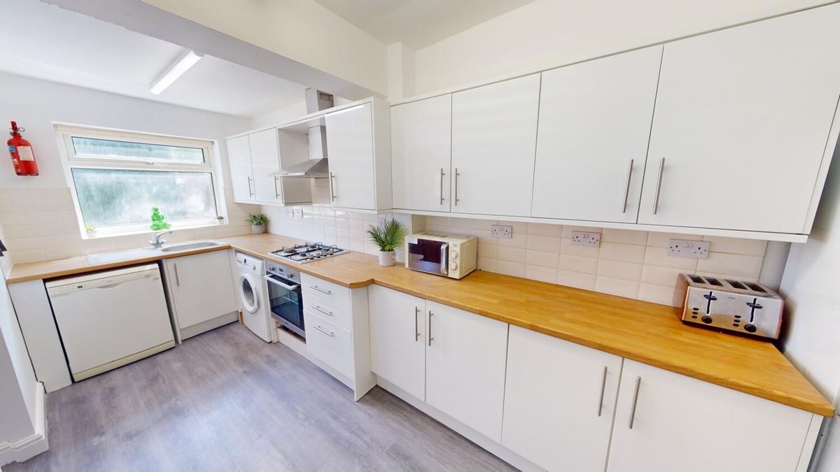 4 bedroom house for rent Portland Road Nottingham, NG7 4GN | UniHomes