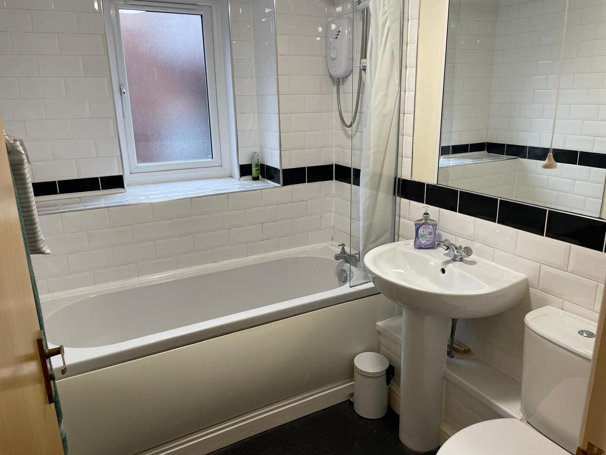 2 bedroom apartment for rent Monmouth House Mannheim Quay Swansea, SA1 ...