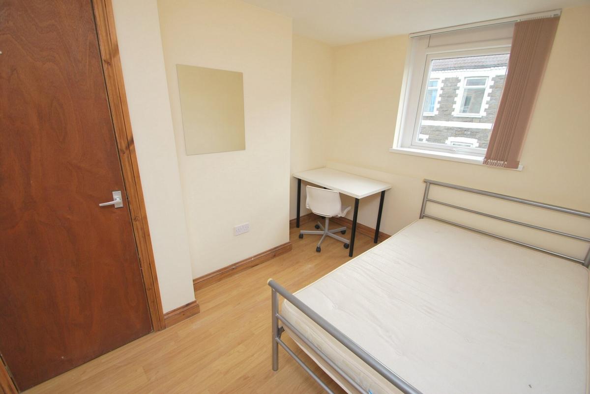 6 bedroom house for rent Daniel Street Cardiff, CF24 4NX | UniHomes