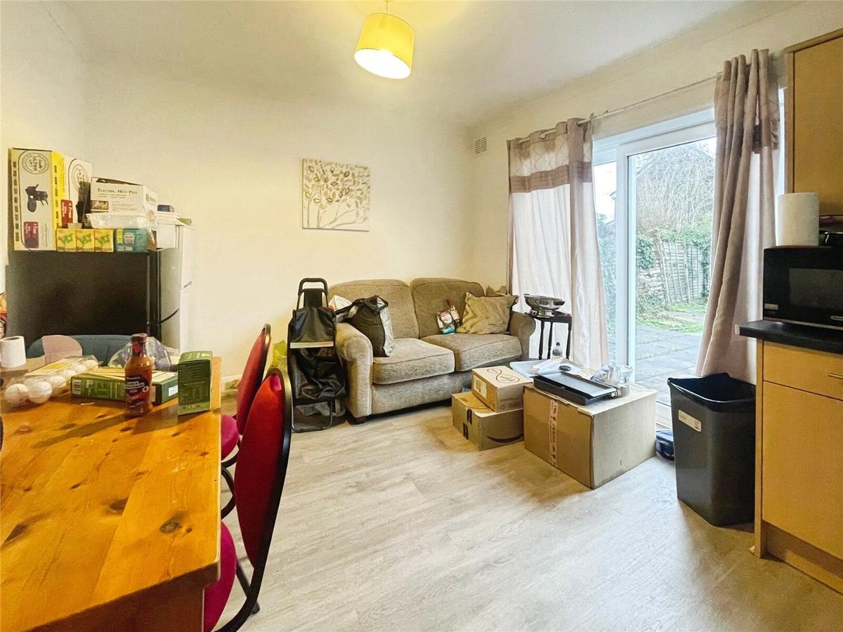4 bedroom house for rent Lynwood Avenue Surrey, TW20 9RE | UniHomes