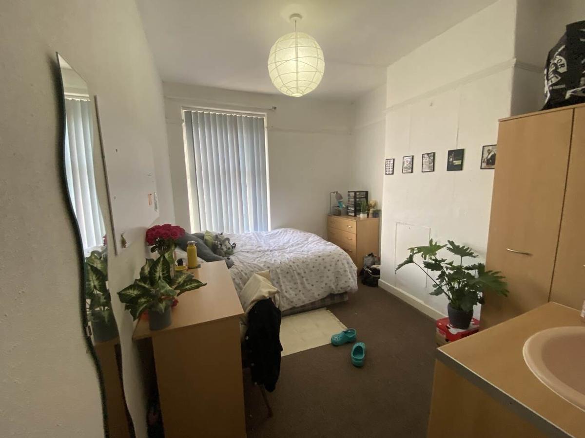 6 bedroom house for rent Woodville Road Cardiff, CF24 4DW | UniHomes