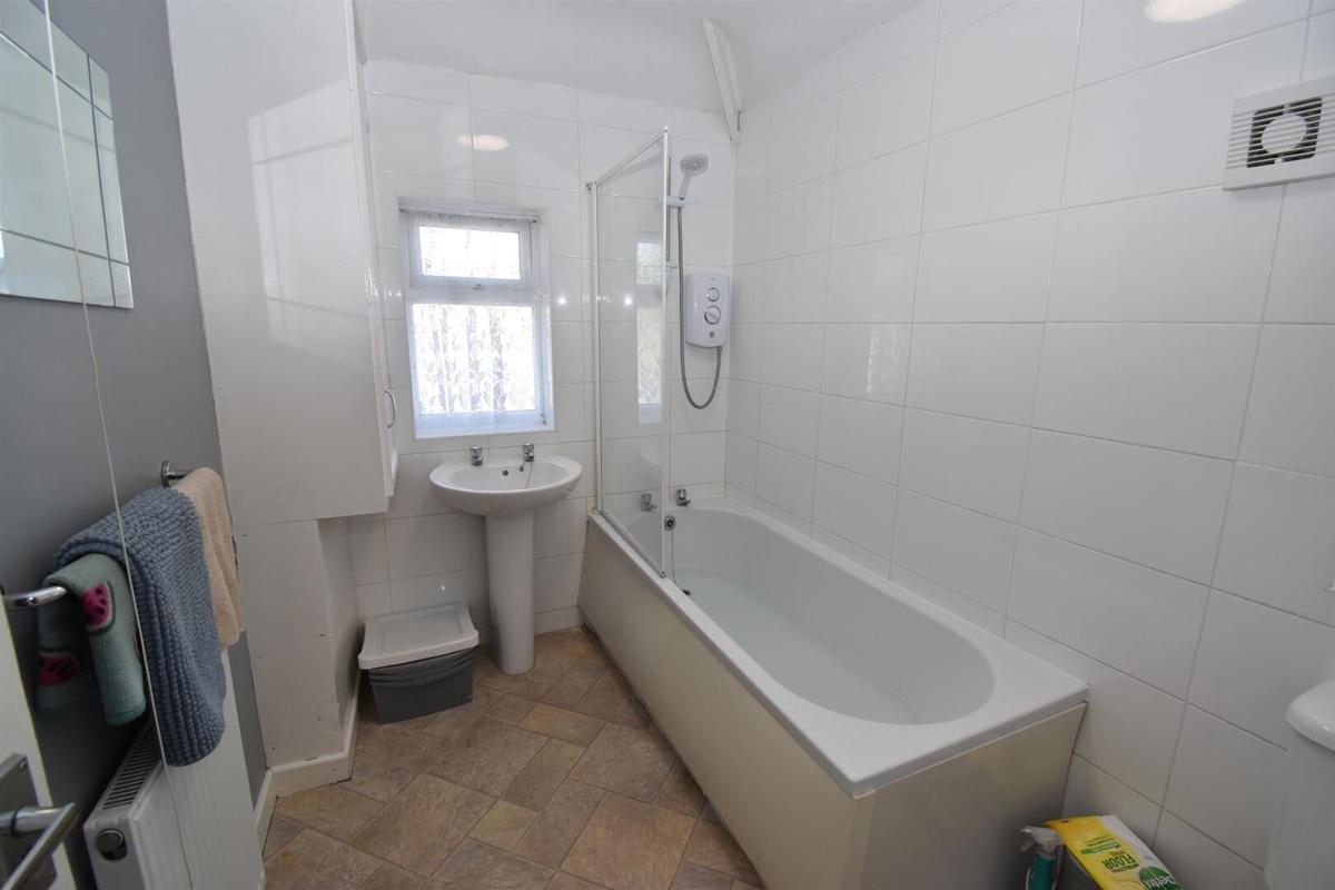 3 bedroom apartment for rent Claremont Road Leamington Spa, CV31 3EH ...
