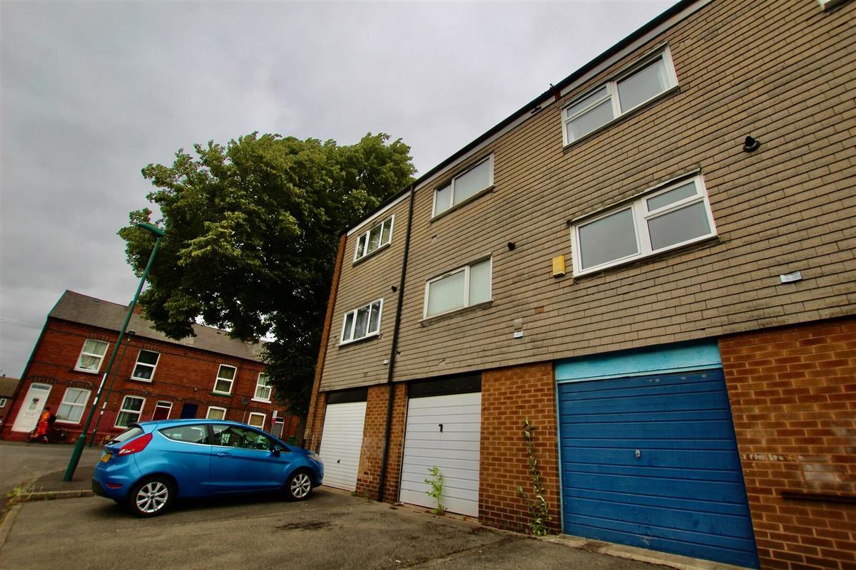 2 bedroom house for rent Cleveland Close Nottingham, NG7 3BU | UniHomes