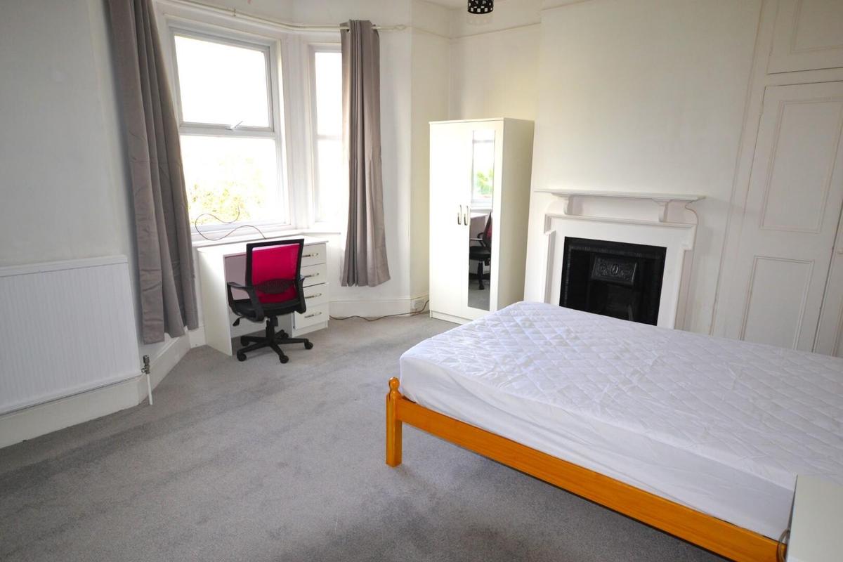 4 bedroom house for rent Magdalen Road Exeter, EX2 4TU | UniHomes
