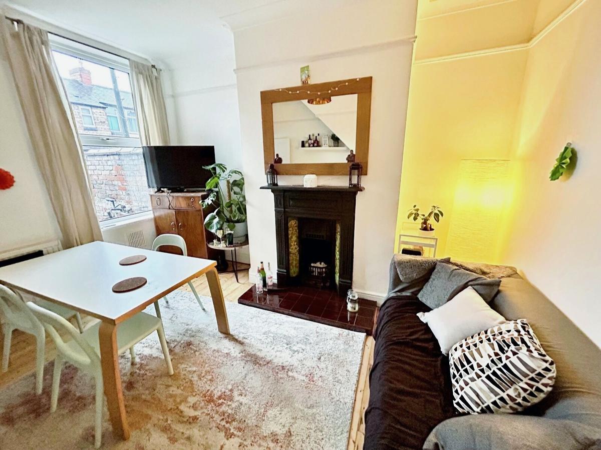 3 bedroom house for rent Horton Road Manchester, M14 7GD | UniHomes