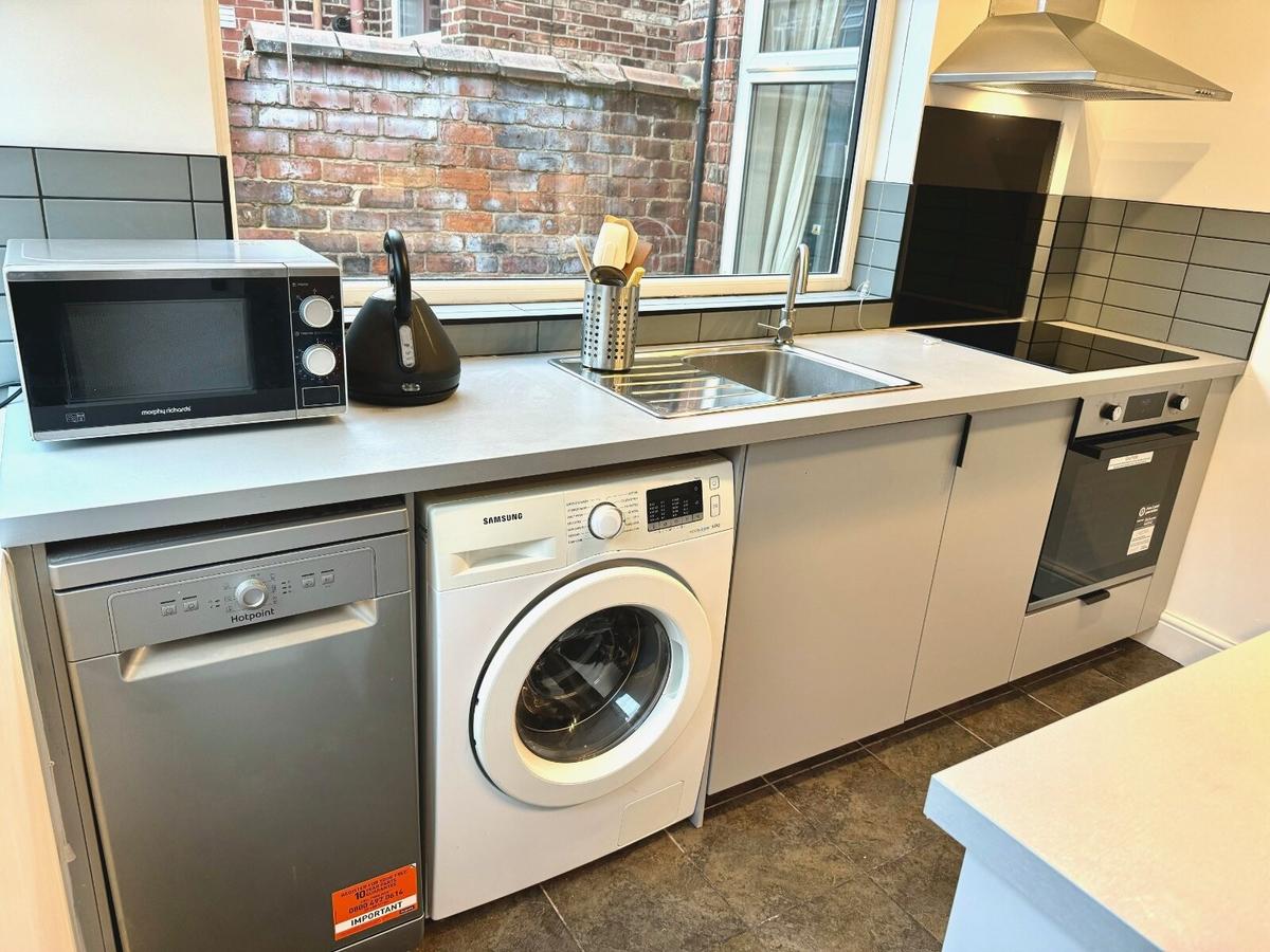 3 bedroom house for rent Horton Road, Manchester, M14 7GD | UniHomes