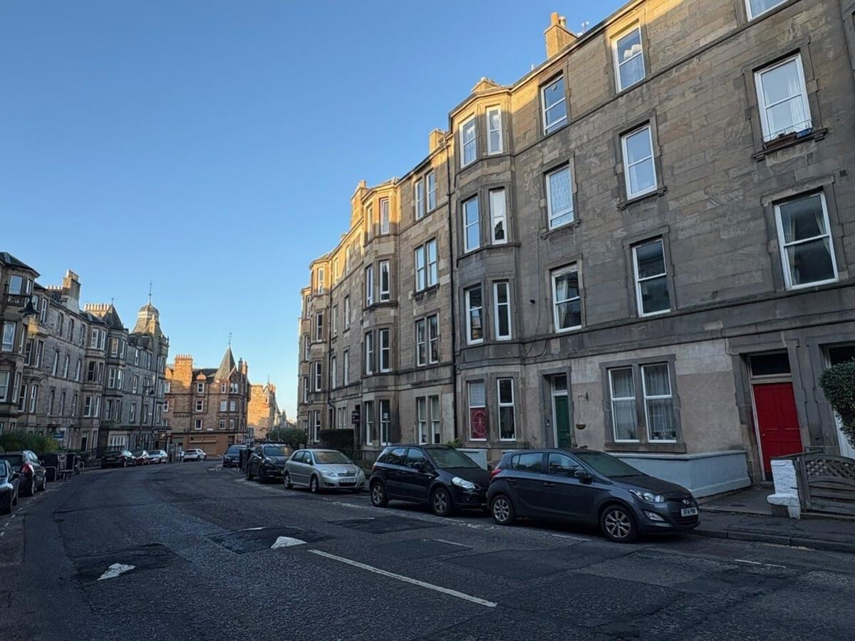 3 bedroom apartment for rent Polwarth Crescent Edinburgh, EH11 1HW ...