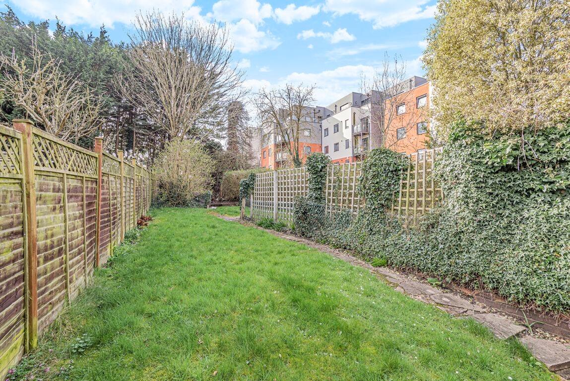 4 bedroom house for rent Walnut Tree Close, Surrey, GU1 4UB | UniHomes