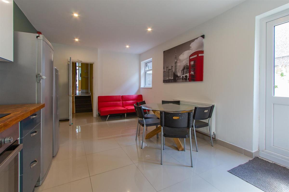 6 bedroom house for rent Cathays Terrace, Cardiff, CF24 4HU | UniHomes