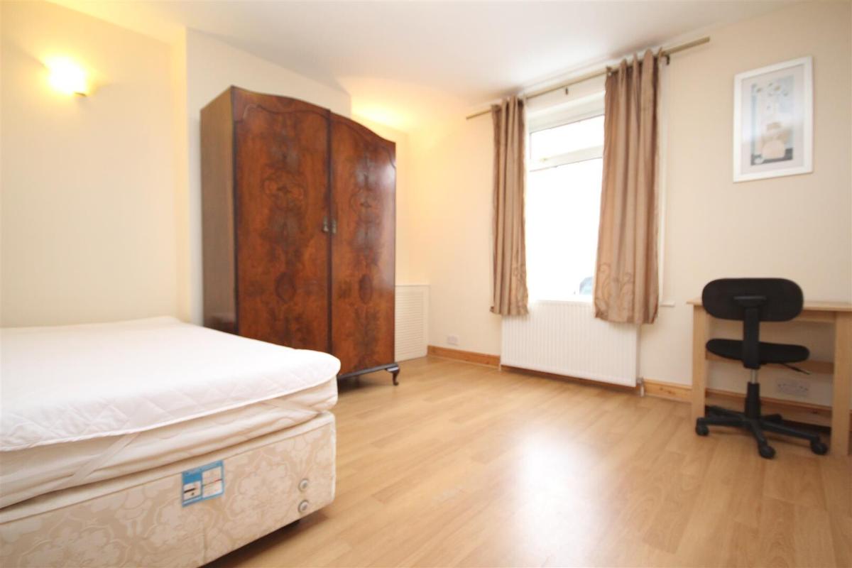 4 bedroom house for rent New Cross Road Surrey, GU2 9NS | UniHomes