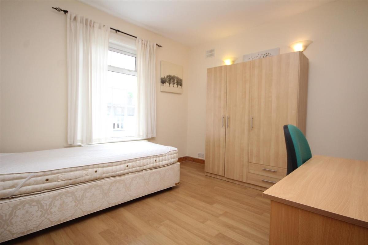4 bedroom house for rent New Cross Road, Surrey, GU2 9NS | UniHomes