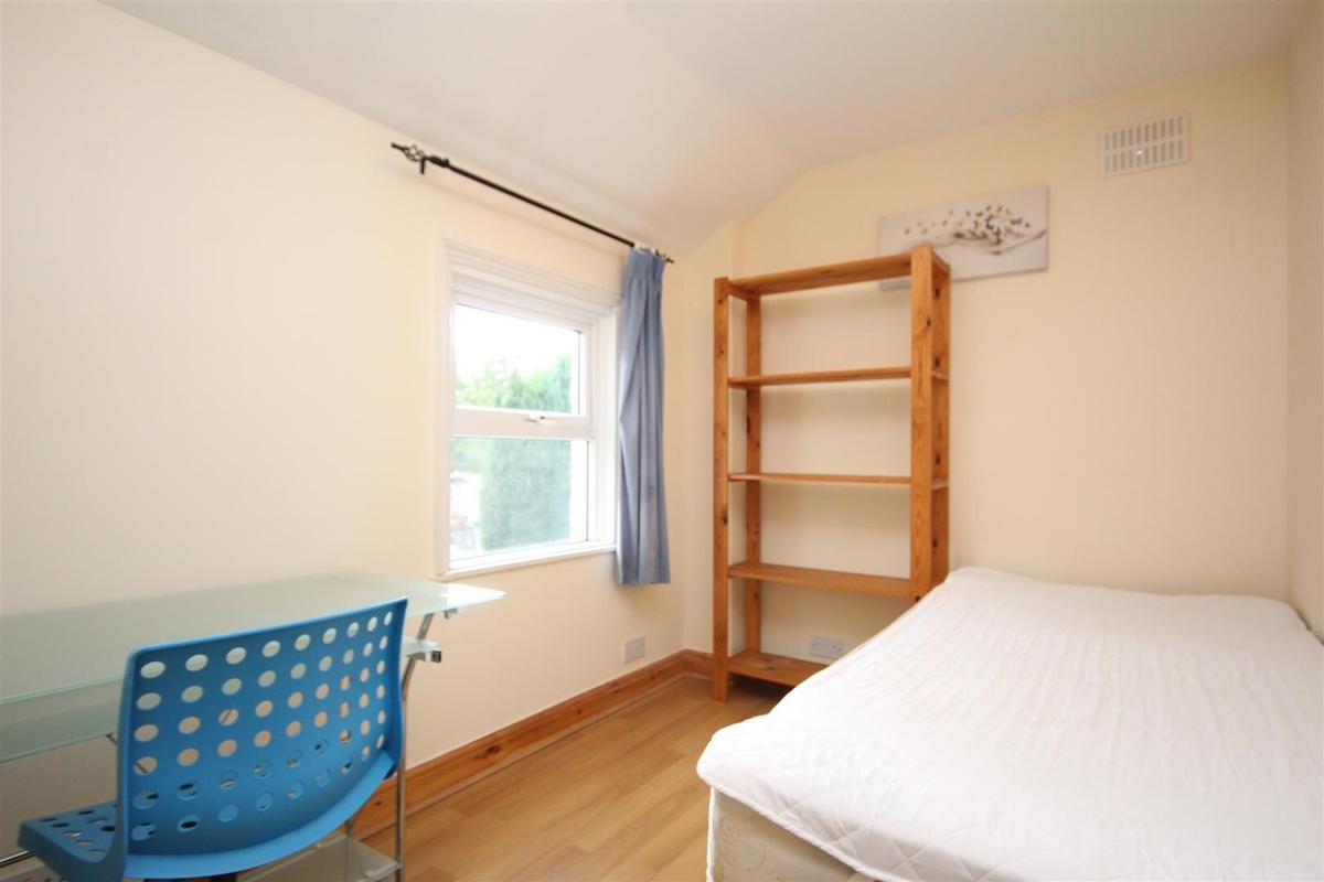 4 bedroom house for rent New Cross Road, Surrey, GU2 9NS | UniHomes