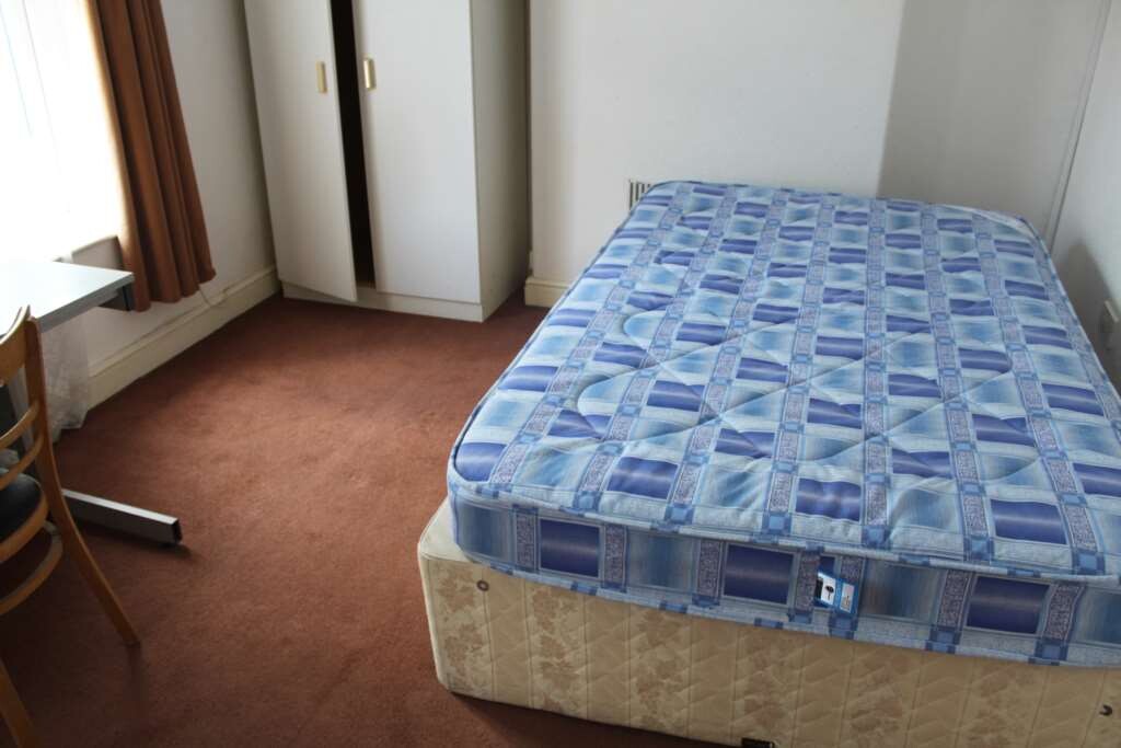 3 bedroom house for rent Florentia Street Cathays Cardiff, CF24 4PE ...