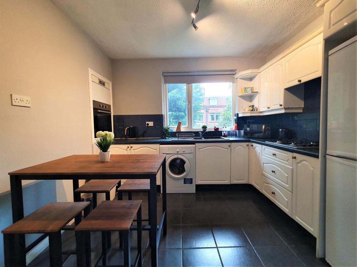3 bedroom apartment for rent Beadnell Place Newcastle, NE2 1YD | UniHomes