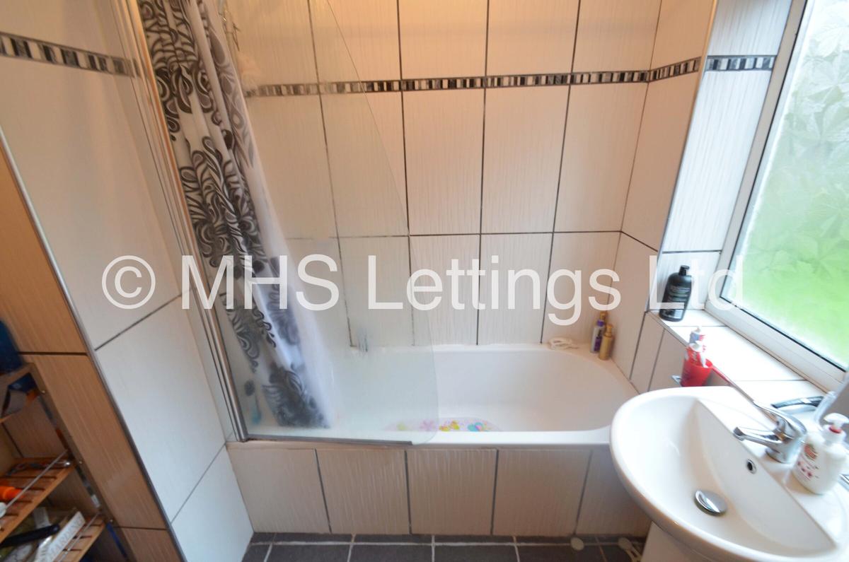3 bedroom house for rent The Poplars Leeds, LS6 2BT | UniHomes