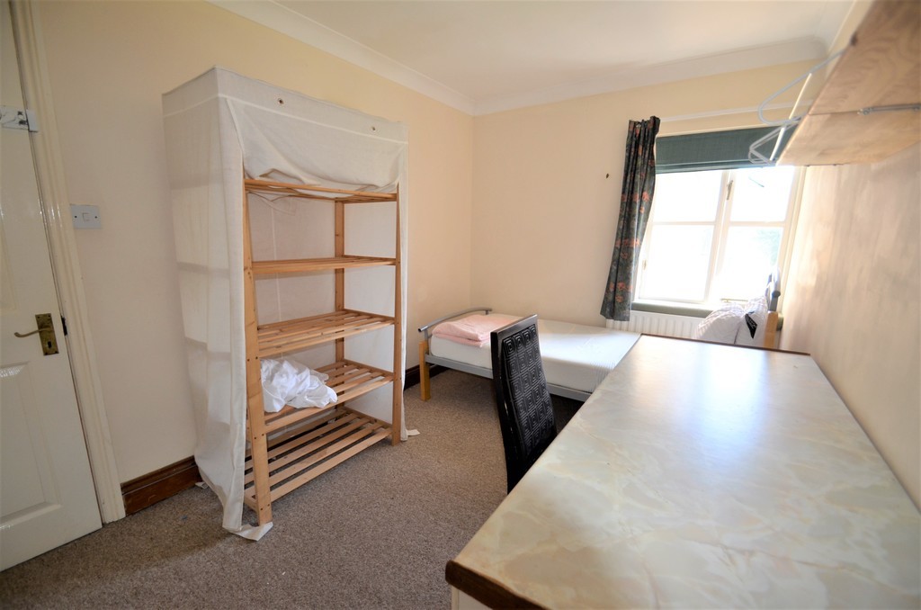 5 bedroom house for rent Alexandra Road Surrey, TW20 0RP | UniHomes