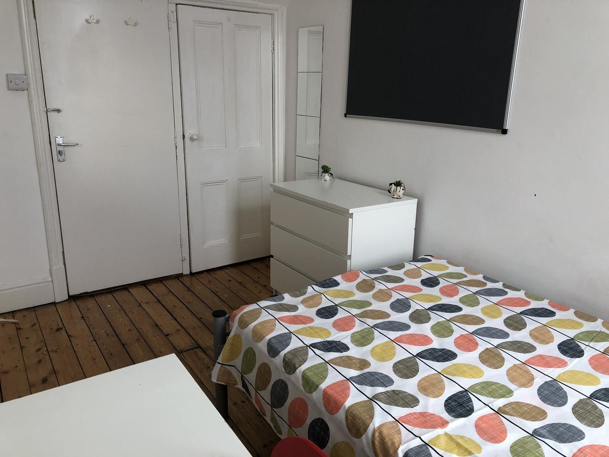 6 bedroom house for rent Henry Road Nottingham, NG7 2DR | UniHomes