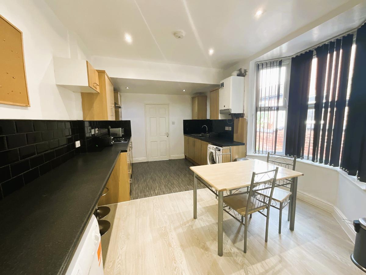 5 bedroom house for rent Rothesay Avenue Nottingham, NG7 1PU | UniHomes