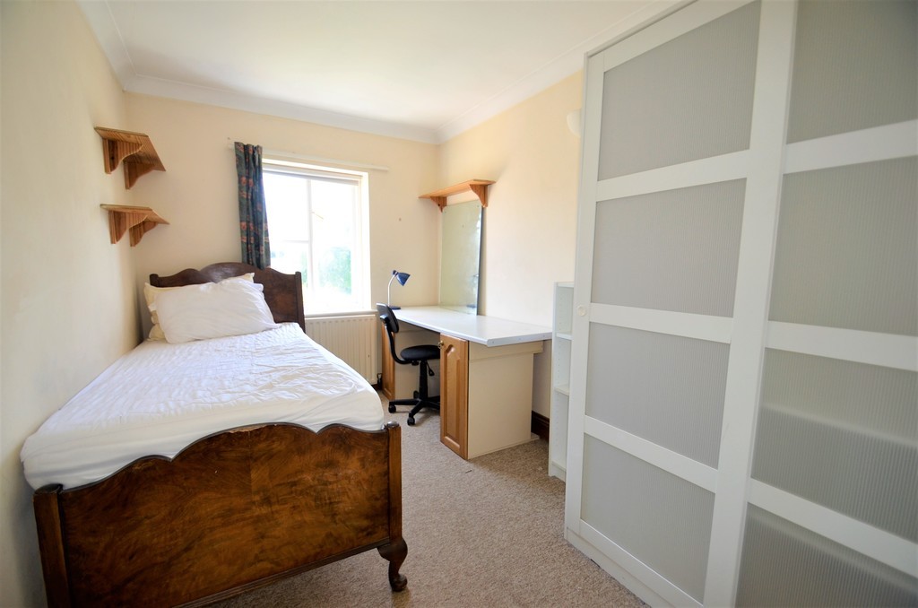 5 bedroom house for rent Alexandra Road Surrey, TW20 0RP | UniHomes