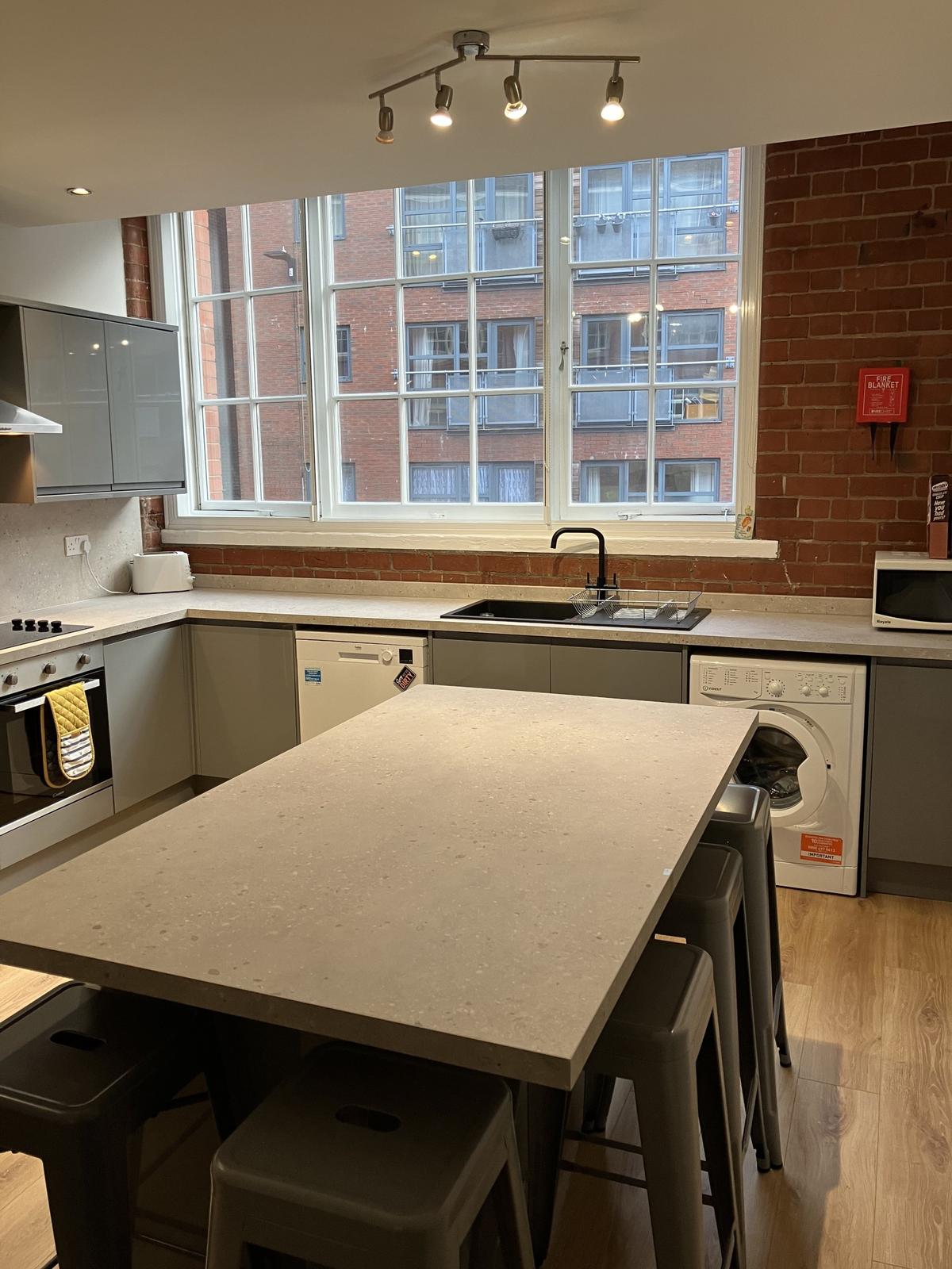 6 bedroom apartment for rent Bells Square Sheffield, S1 2FY | UniHomes