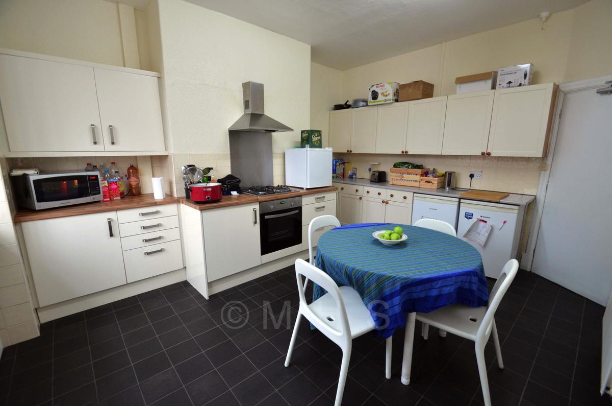 4 bedroom house for rent Beechwood View Leeds, LS4 2LP | UniHomes