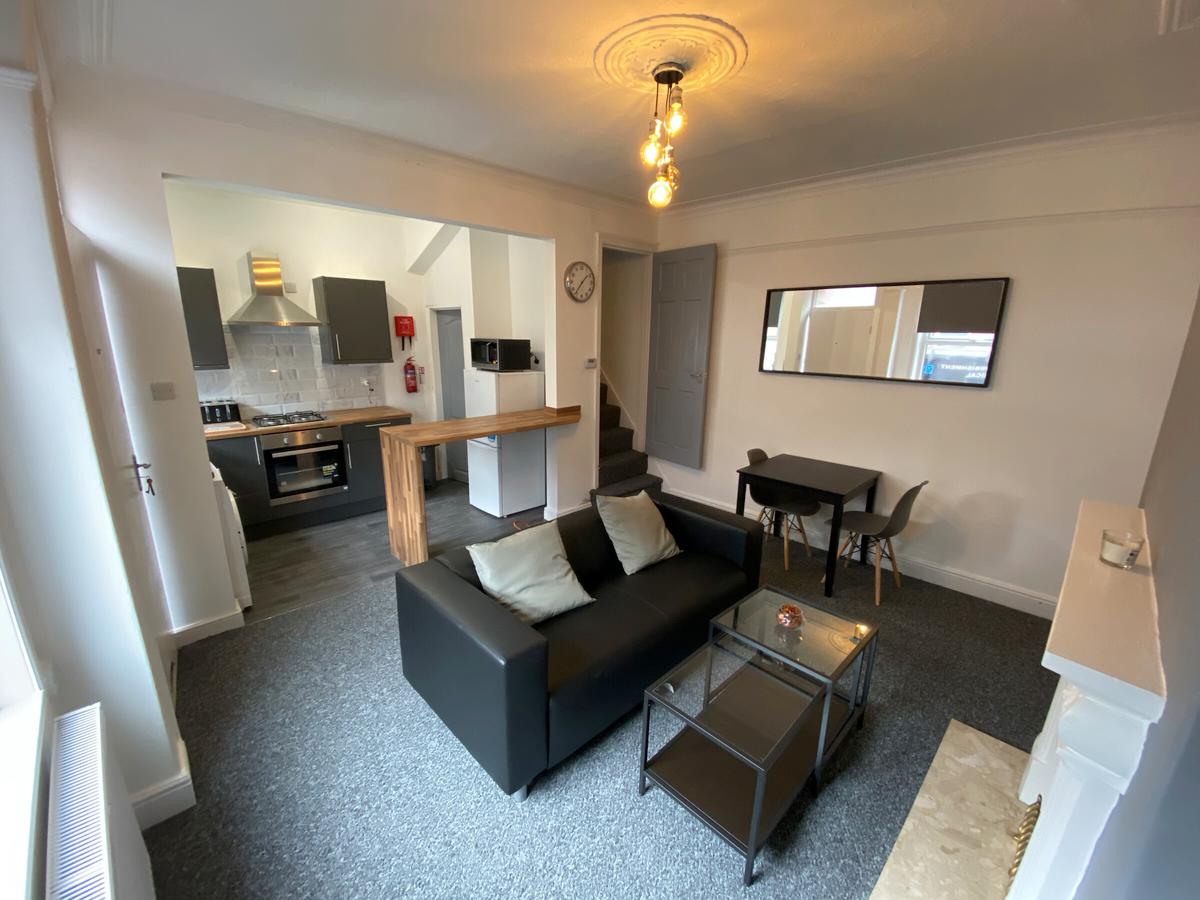 2 bedroom house for rent Paisley Street, Leeds, LS12 3JS | UniHomes