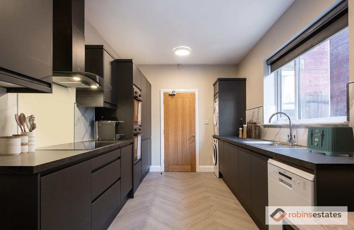 6 bedroom house for rent Rolleston Drive Nottingham, NG7 1JZ | UniHomes