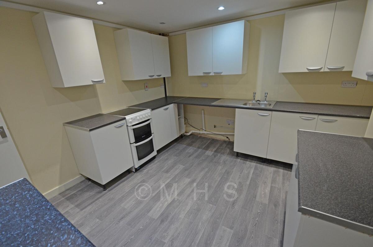 6 bedroom house for rent Woodhouse Street, Leeds, LS6 2NY | UniHomes