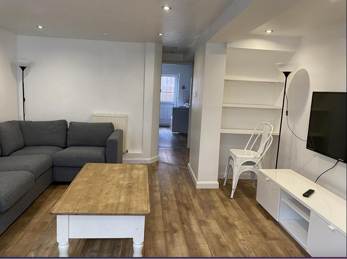 8 bedroom house for rent Manor Drive, Leeds, LS6 1DD | UniHomes