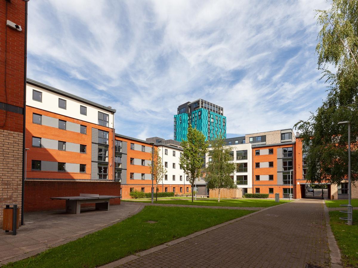 Rooms to rent in Devonshire Courtyard Sheffield, S1 4HG | UniHomes