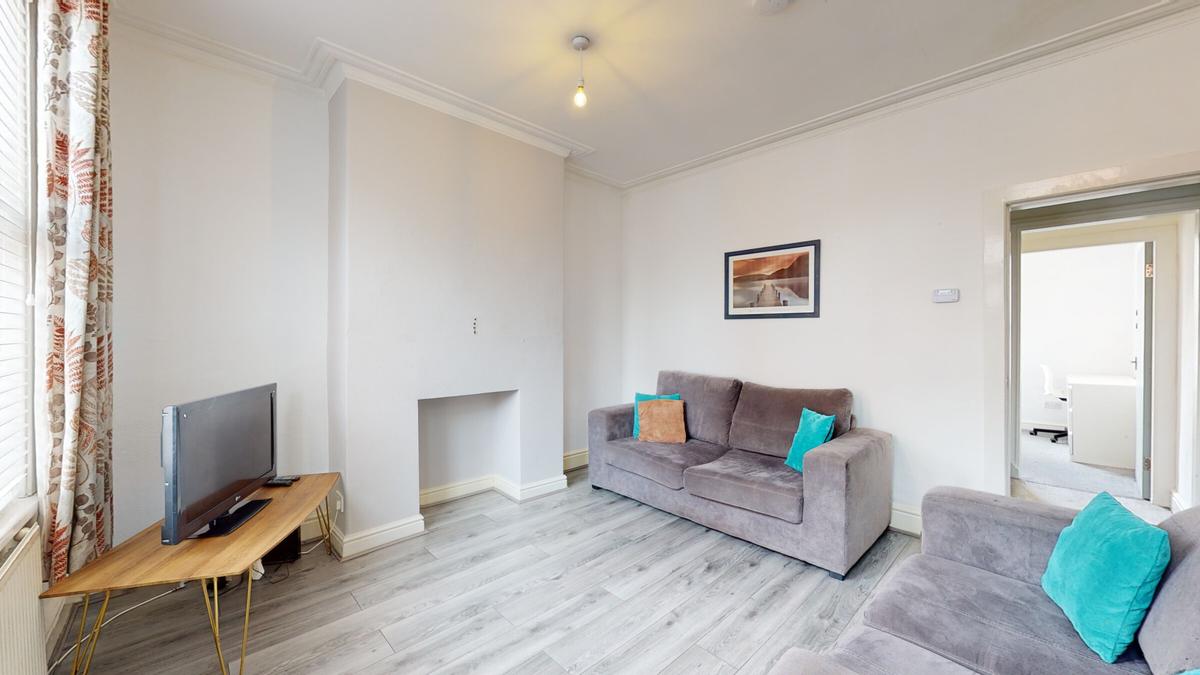 4 bedroom house for rent Burley Lodge Road Leeds, LS6 1QP | UniHomes