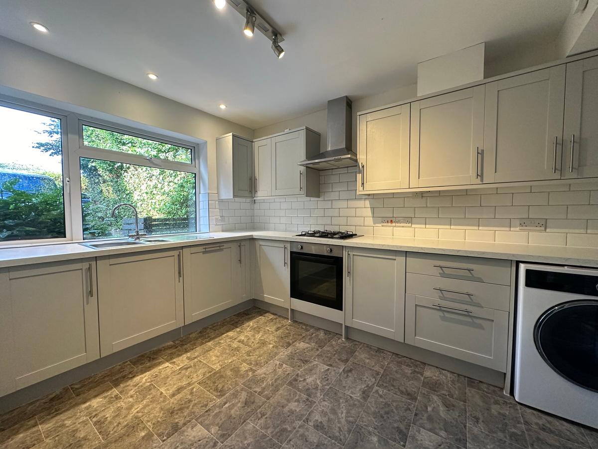 4 bedroom house for rent Waynflete Lane Surrey, GU9 7BL | UniHomes