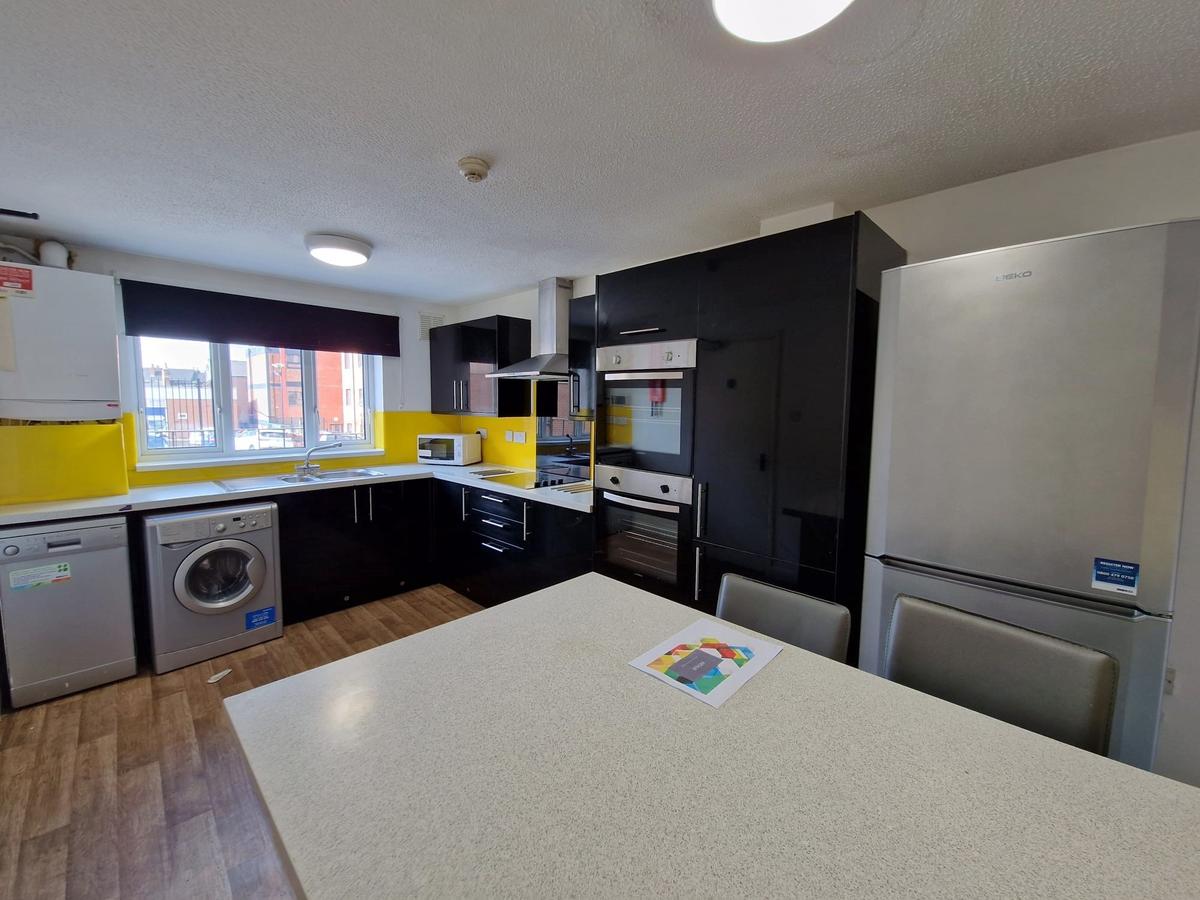 6 bedroom house for rent Russell Street Nottingham, NG7 4GT | UniHomes