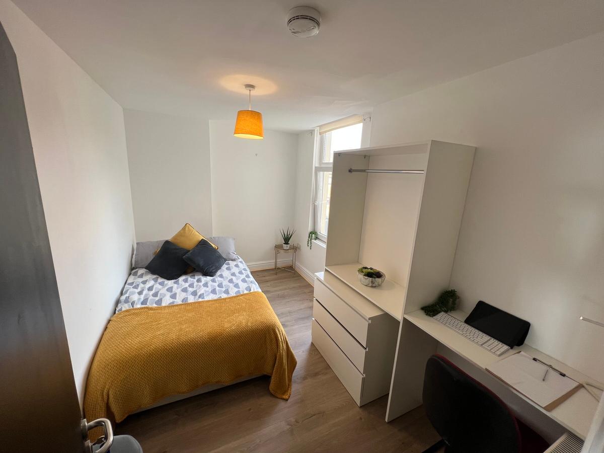 3 bedroom apartment for rent Oystermouth Road Swansea, SA1 3UL | UniHomes