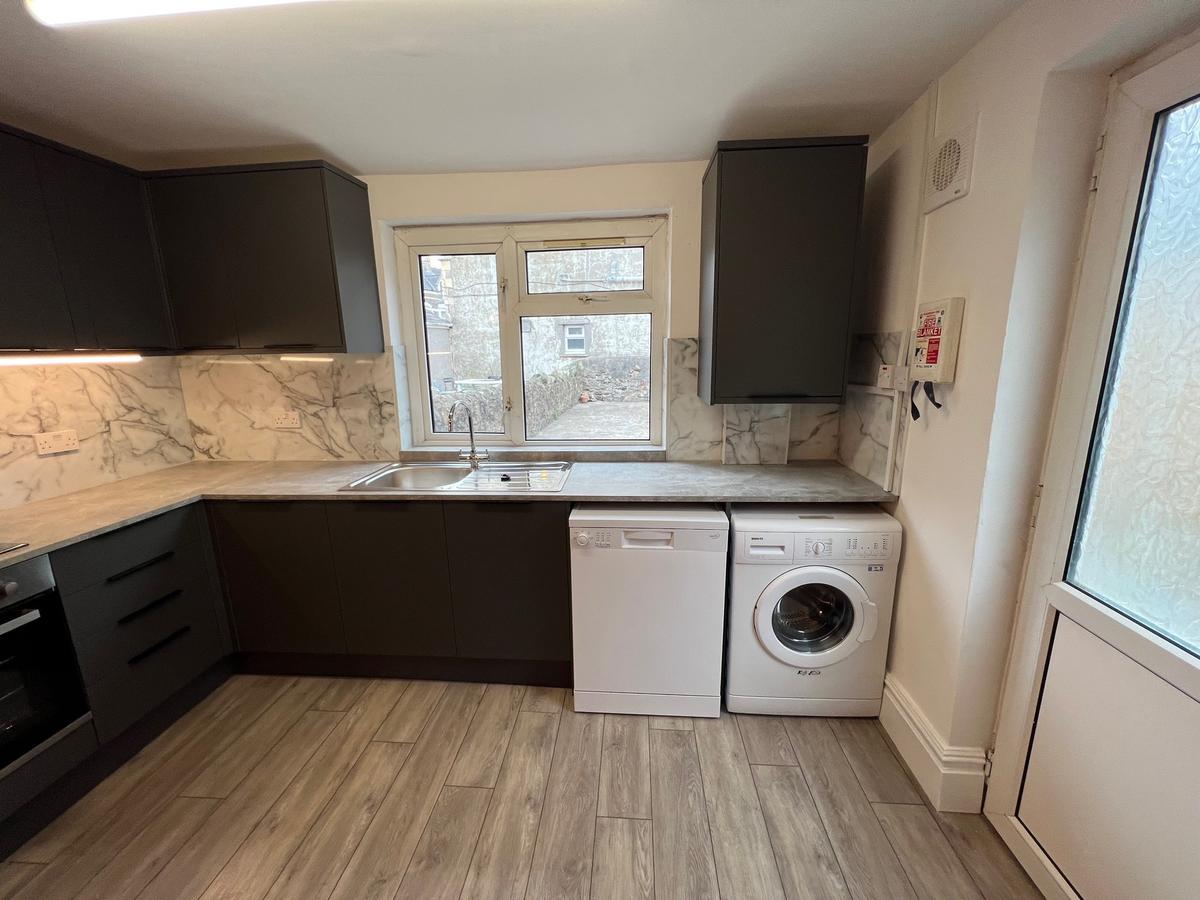 7 bedroom house for rent Miskin Street Cardiff, CF24 4AQ | UniHomes
