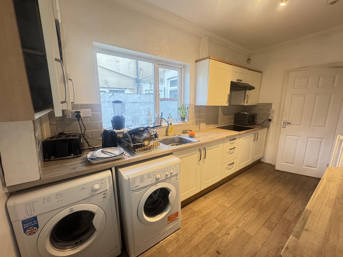 5 bedroom house for rent Dalton Street Cardiff, CF24 4HB | UniHomes