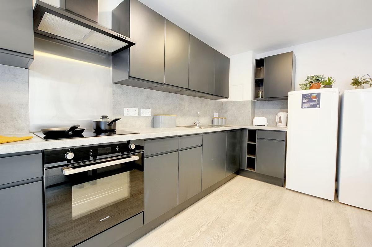 3 bedroom apartment for rent Midland Way Nottingham, NG7 3LP | UniHomes
